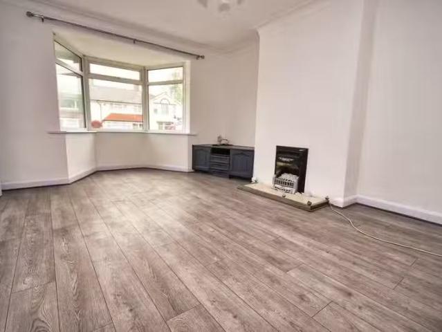 Cheap 3 bedroom terraced house for rent in Kemsley Road, Maypo.