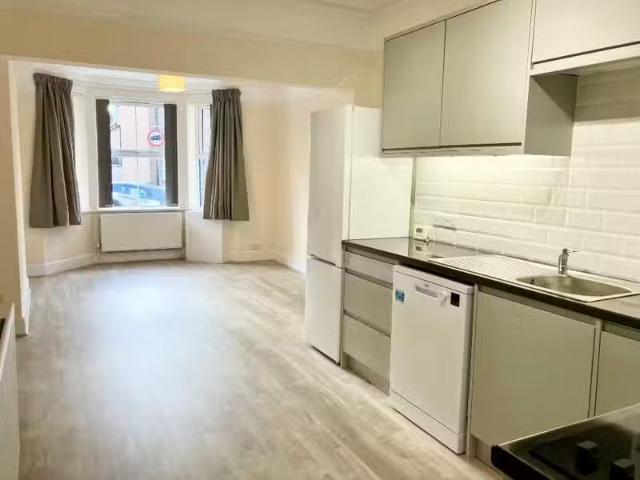 New 3 bedroom apartment for rent in Hatfield Road, St. Albans.