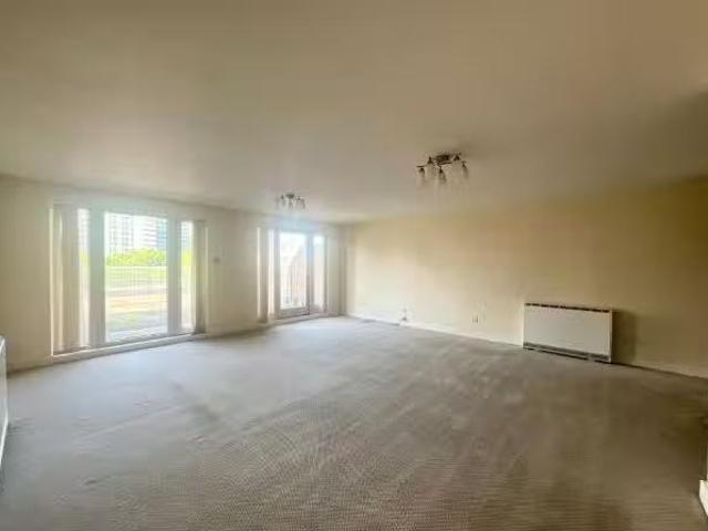 Cozy 3 bedroom apartment for rent in Royal Arch, The Mailbox, B1