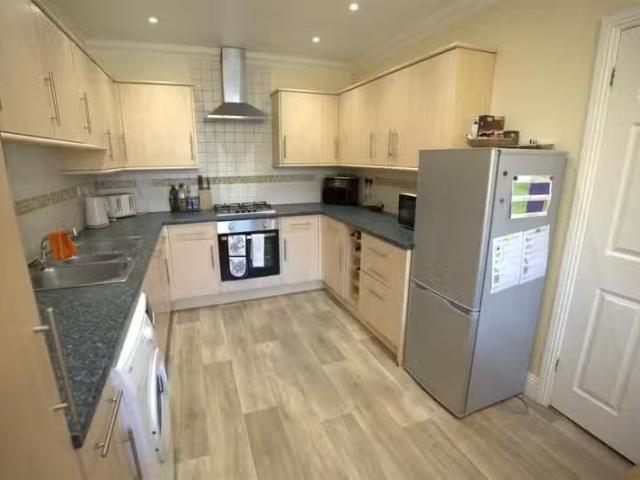 Rental! 3 bedroom detached bungalow for rent in Byron Road, Wi.