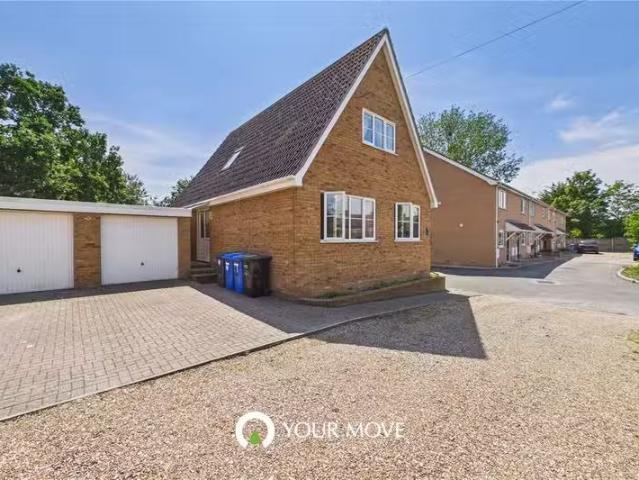 Just in! 3 bedroom Detached House to rent, Longbrook Close, Lo.