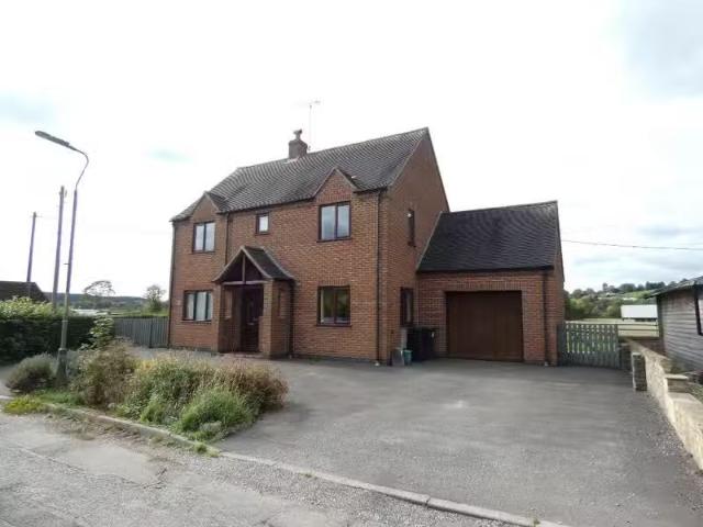 Just in! 3 bedroom detached house for rent in Green Lane, Clif.