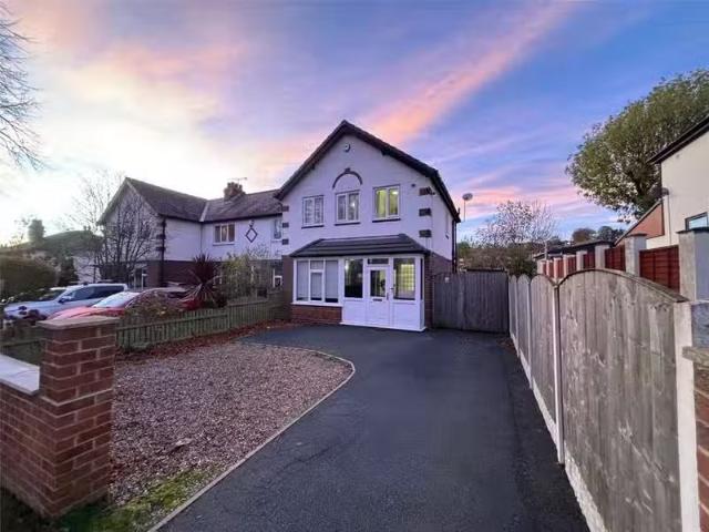Just in! 3 bedroom End Terrace House to rent, Stanhope Drive.