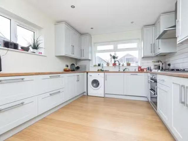 Unique 3 bedroom flat for rent in Beswick Avenue, Bournemouth.