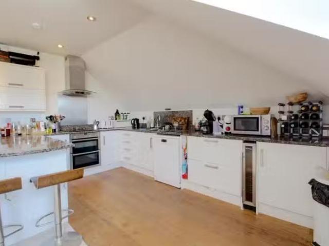 Nice 3 bedroom flat for rent in Flat 7 Princes Court, 11 First.