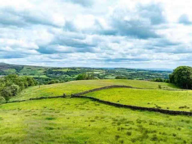 Just in! 3 bedroom house for rent in Lumb Carr Road, Holcombe.