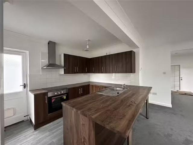 Unique 3 bedroom Semi Detached Bungalow to rent, Kirkley Run.