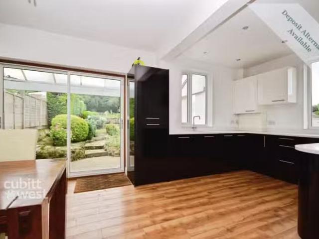 Nice 3 bedroom semi detached house for rent in Old Lodge Lane.