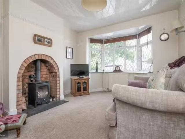 Rental! 3 bedroom semi detached house for rent in Etwall Road.