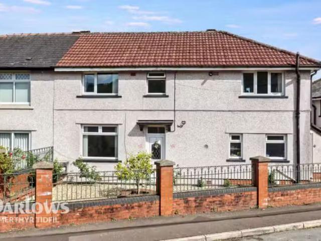 Cozy 3 bedroom semi detached house for rent in Glanddu Terrace.