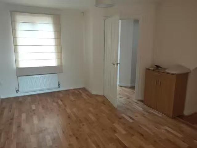 Nice 3 bedroom semi detached house for rent in Hollands Way, K.