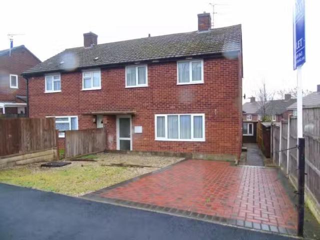 Nice 3 bedroom semi detached house for rent in Priestly Avenue.