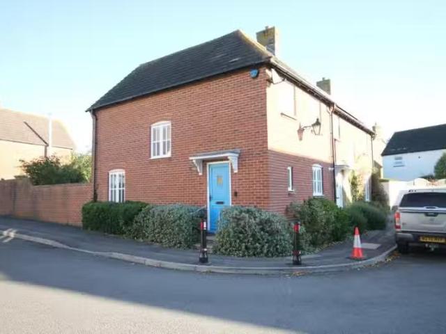 Cheap 3 bedroom semi detached house for rent in 127 Granville.