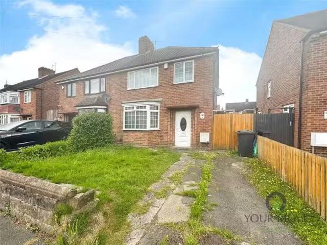 For Rent! 3 bedroom Semi Detached House to rent, Hilary Cresce.