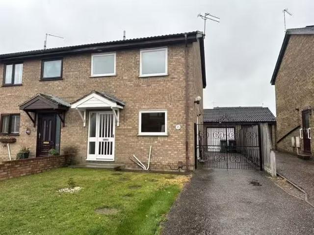 Nice 3 bedroom Semi Detached House to rent, Shearwater Drive.