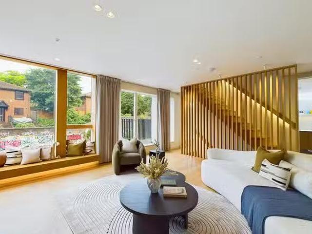 Just in! 3 BR Saint Pancras Way