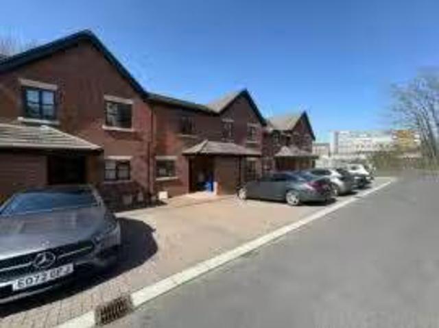 Cozy 3 BR Property & Houses to Rent: Crescent Drive, Aldershot.