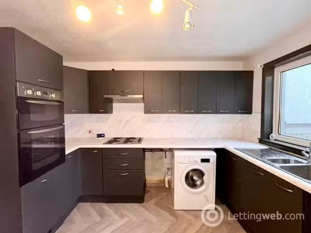 Charming 3 BR Property to rent in 22 Parkhead Gardens, West Ca.