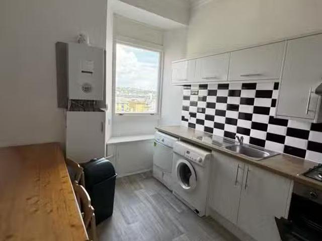 Just in! 3 BR Property to rent in 33 4/R Commercial Street, Du.