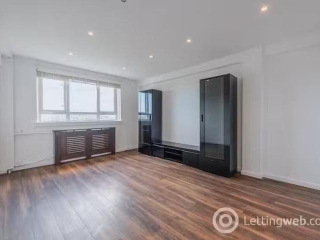 For Rent! 3 BR Property to rent in Westfield Court, Gorgie, Ed.