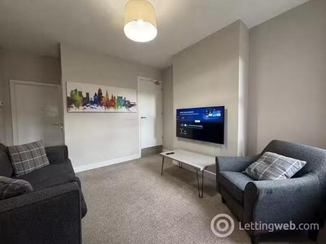 Cheap 3 BR Property to rent in Wollaton Road, Beeston, Notting.