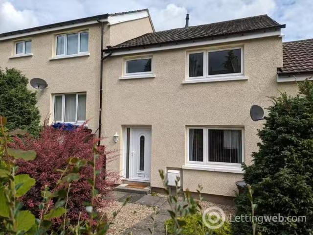 Cozy 3 BR Property to rent in Avon Grove, Penicuik, EH26 8JL