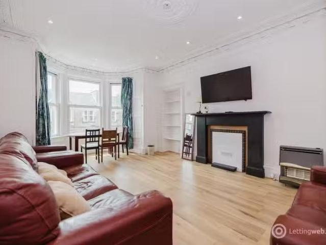 Cozy 3 BR Property to rent in Bruntsfield Avenue, Edinburgh, E.