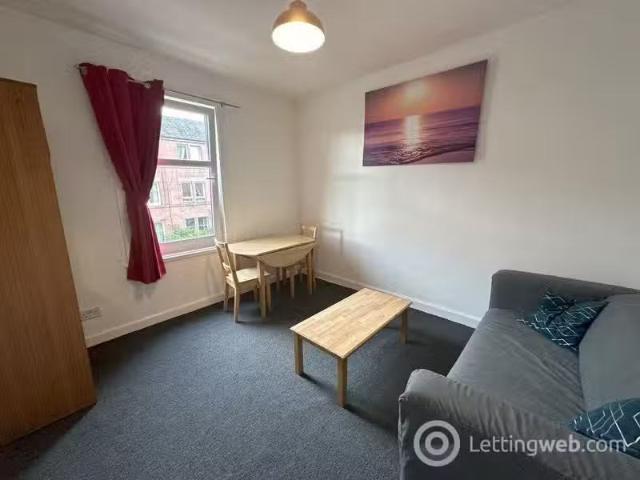 Charming 3 BR Property to rent in Flat Bonnington Avenue, Edin.