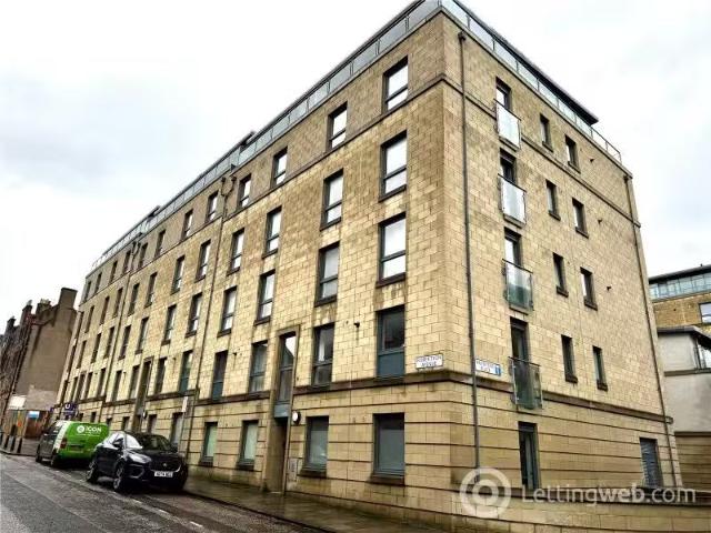 Cozy 3 BR Property to rent in Flat 2, 2B Robertson Avenue, Edi.