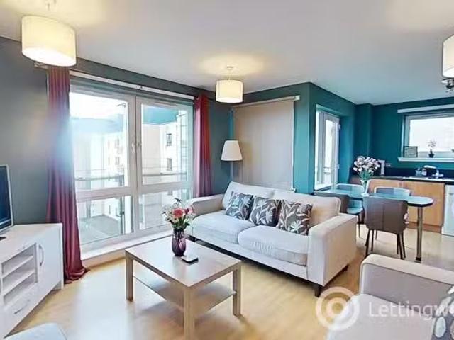 For Rent! 3 BR Property to rent in Hawkhill Close, Edinburgh.