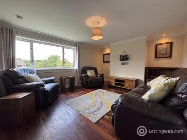 Cheap 3 BR Property to rent in Oxgangs Avenue, Edinburgh, EH13