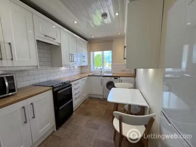 Nice 3 BR Property to rent in Redhall Place, Longstone, Edinbu.