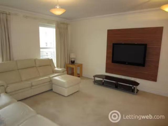 Rental! 3 BR Property to rent in South College Street, Aberdee.