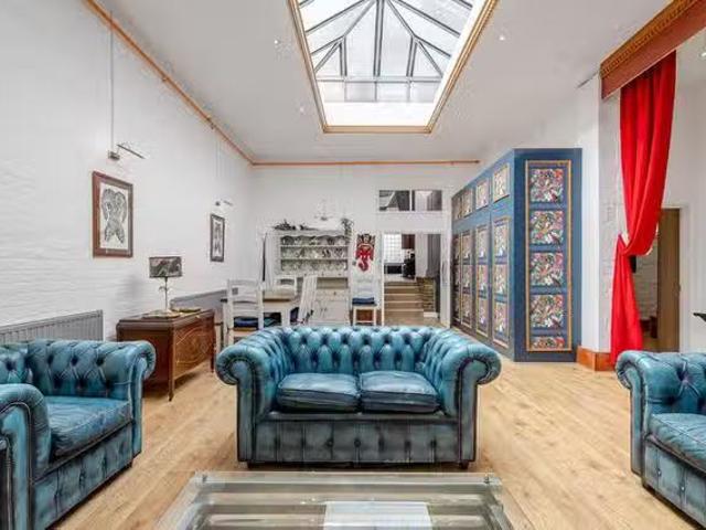 For Rent! 3 BR Royal College Street