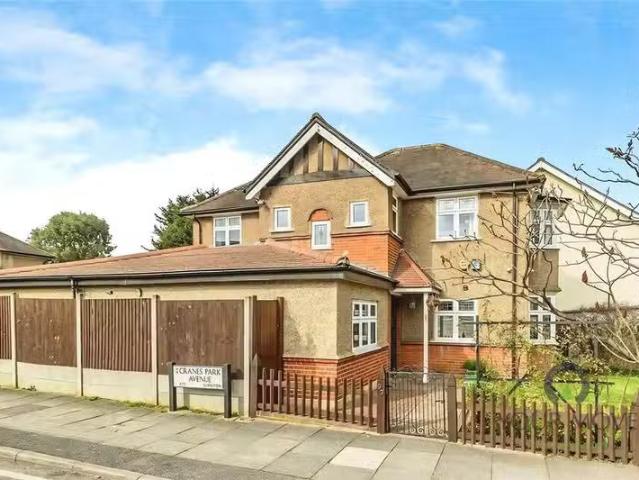 Charming 4 BA 4 bedroom Detached House to rent, Villiers Avenu.