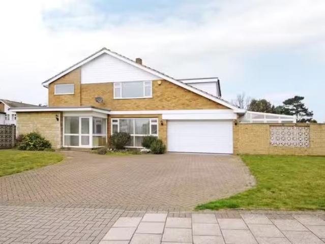 For Rent! 4 BA 4 bedroom house for rent in The Spinneys, Broml.
