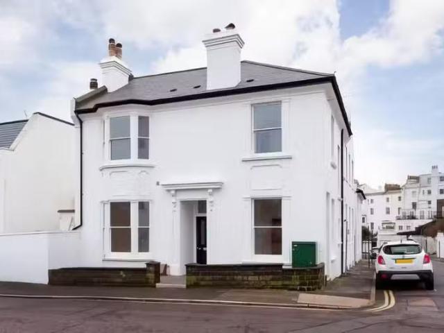 Just in! 4 BA 4 bedroom semi detached house for rent in Easter.