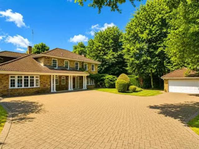 Cheap 4 BA 5 bedroom detached house for rent in Old Avenue, We.