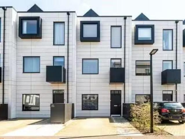 Just in! 4 BA 5 bedroom house for rent in South Loop Park, Bir.