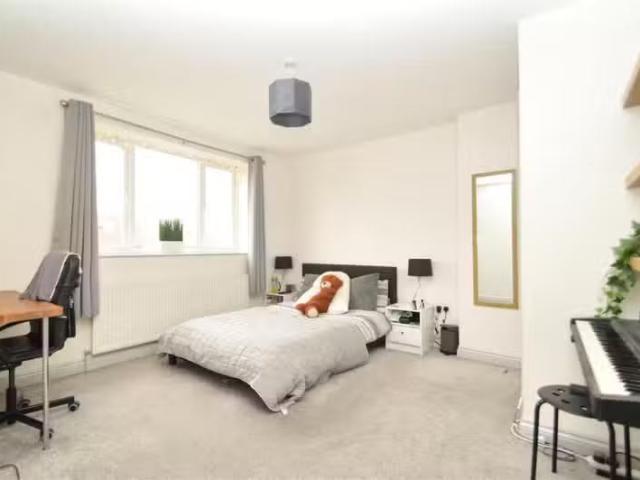 Unique 4 BA 6 bedroom house for rent in Station Road, Filton.