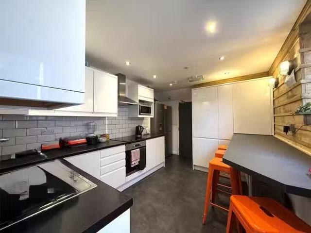 New 4 BA 6 bedroom house share for rent in ROOM LETS, Alphingt.