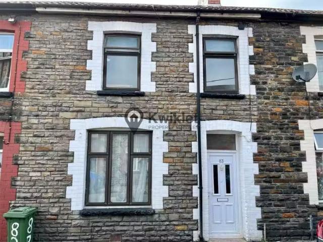 Charming 4 bedroom terraced house for rent in Queen Street, Po.