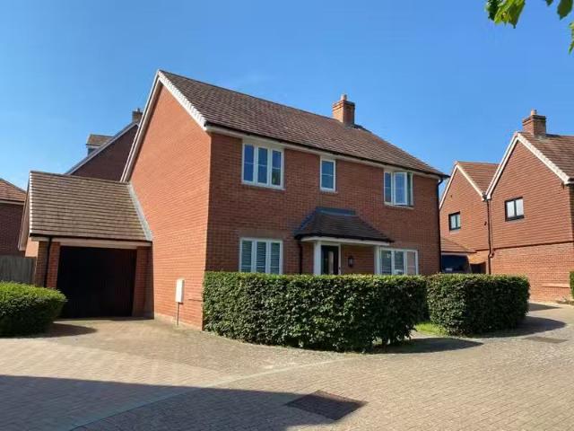 Just in! 4 bedroom detached house for rent in Bronte Drive, BN24