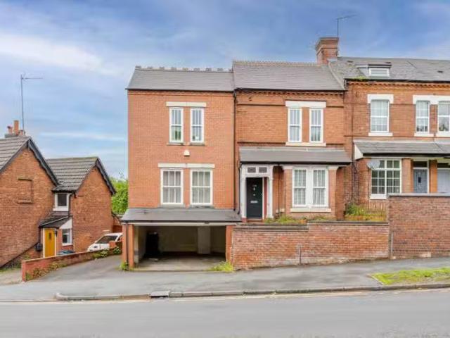 Just in! 4 bedroom flat for rent in Metchley Lane, B17