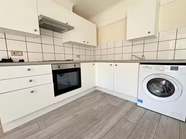 Deal! 4 bedroom flat for rent in Bournemouth, BH1