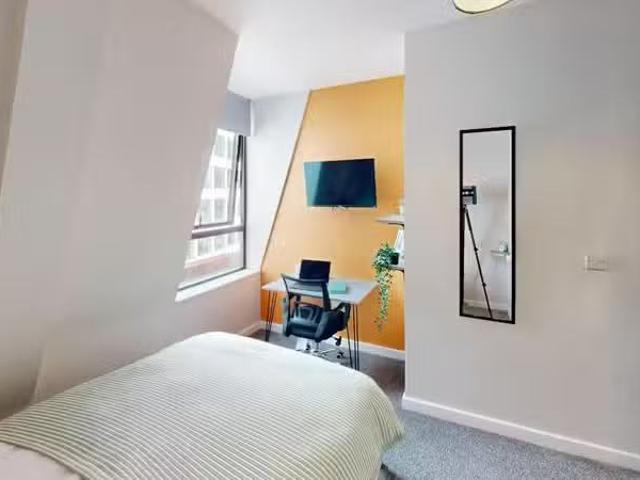 New 4 bedroom flat for rent in Tailors Court, Bristol, BS1