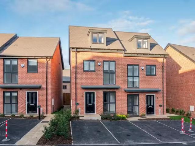 Just in! 4 bedroom house for rent in Moorland Rise, Darwen, BB3