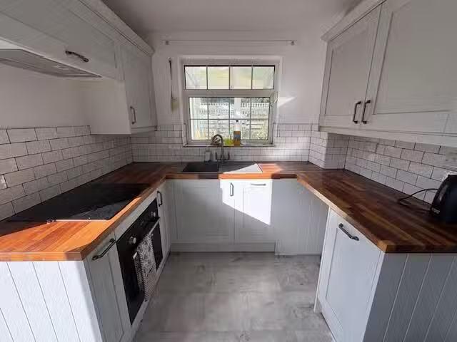 For Rent! 4 bedroom house for rent in Roborough Close, Eastbou.