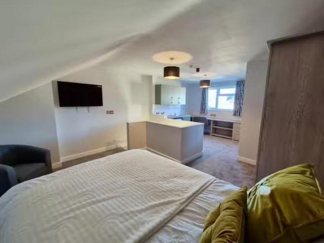Cozy 4 bedroom house of multiple occupation for rent in Nottin.