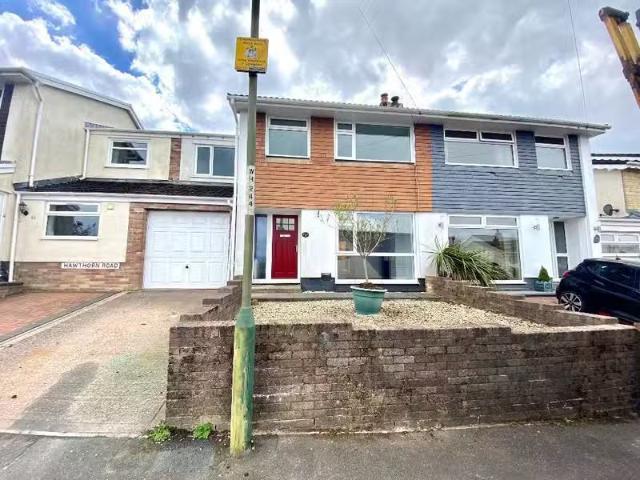 Charming 4 bedroom semi detached house for rent in Hawthorn Ro.